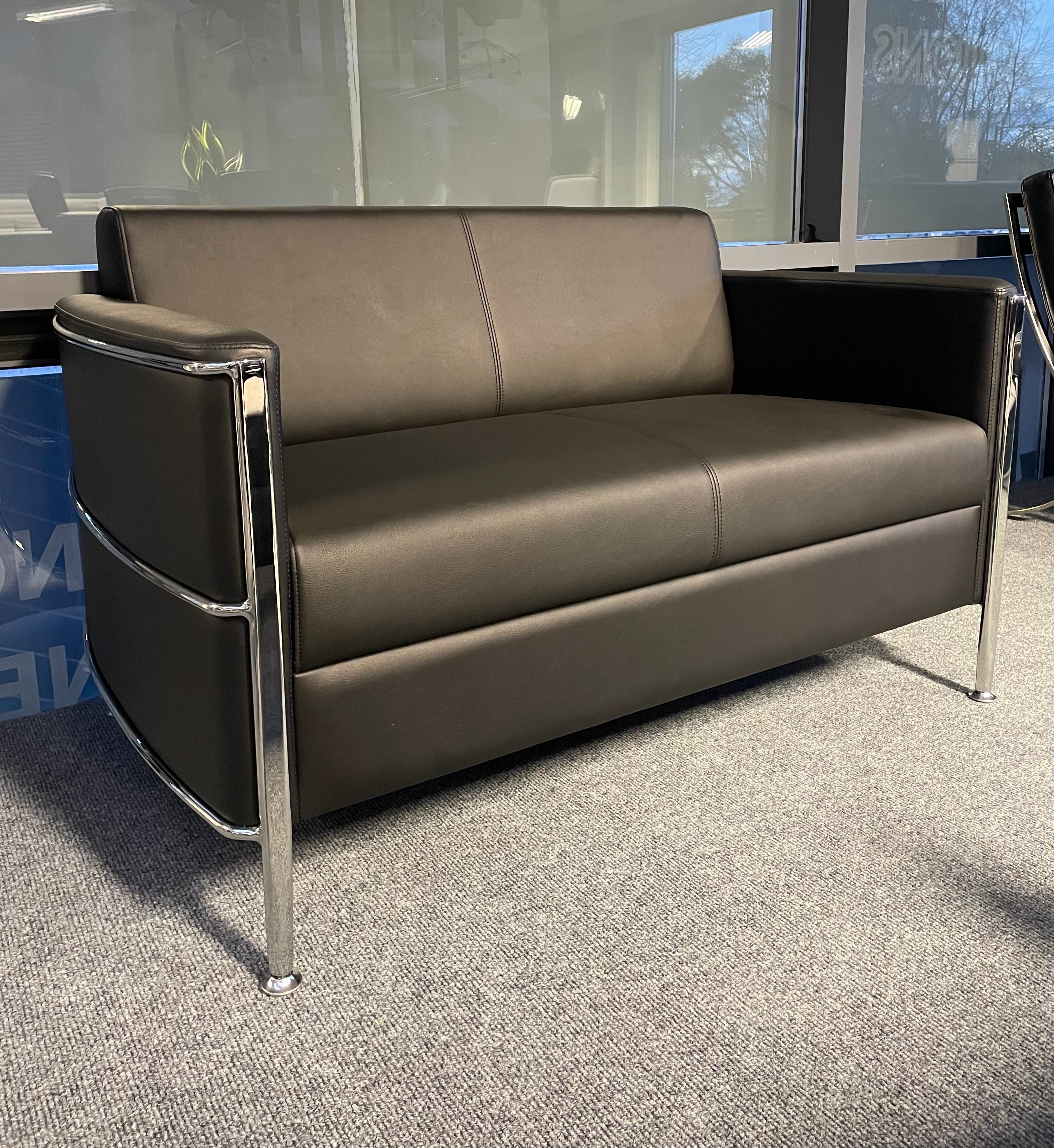 The Signature 2 Seater – CTI Business Solutions